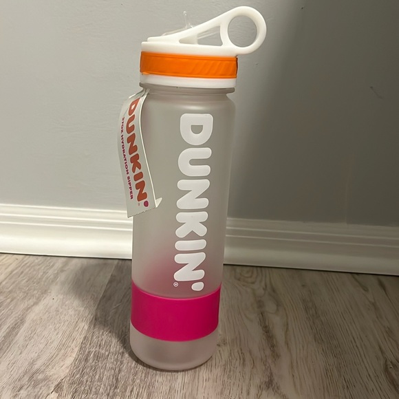 Dunkin Donuts | Dining | Nwt 220 Dunkin Donuts 27 Ounce Hydration ...